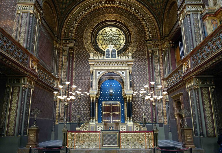 The Altneuschul, Prague: Medieval Jewish Synagogue Architecture ...