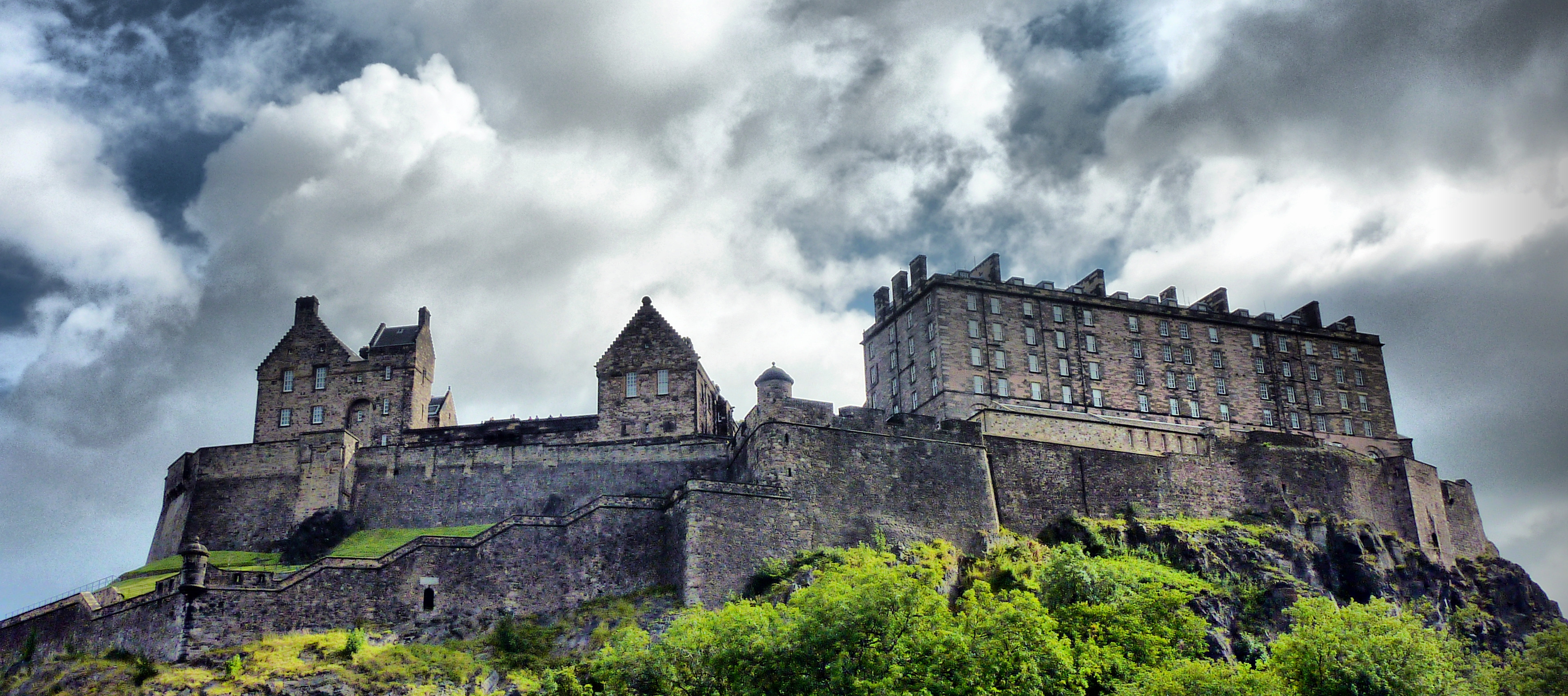 Manorialism And Household Staff In An English Medieval Castle