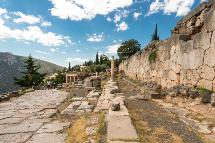 Ancient Mirrors and the Sacred Art of Catoptromancy