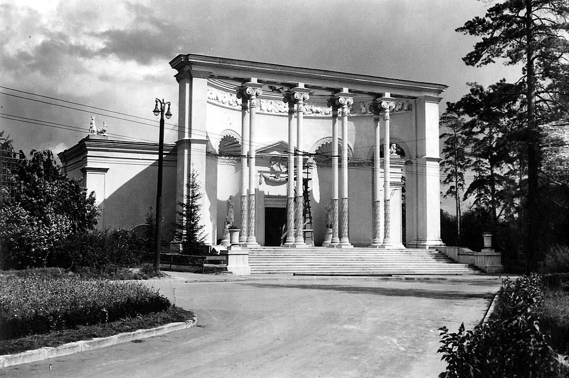 VDNKh Moscow: The Most Soviet Park in Russia Brewminate: A Bold Blend ...