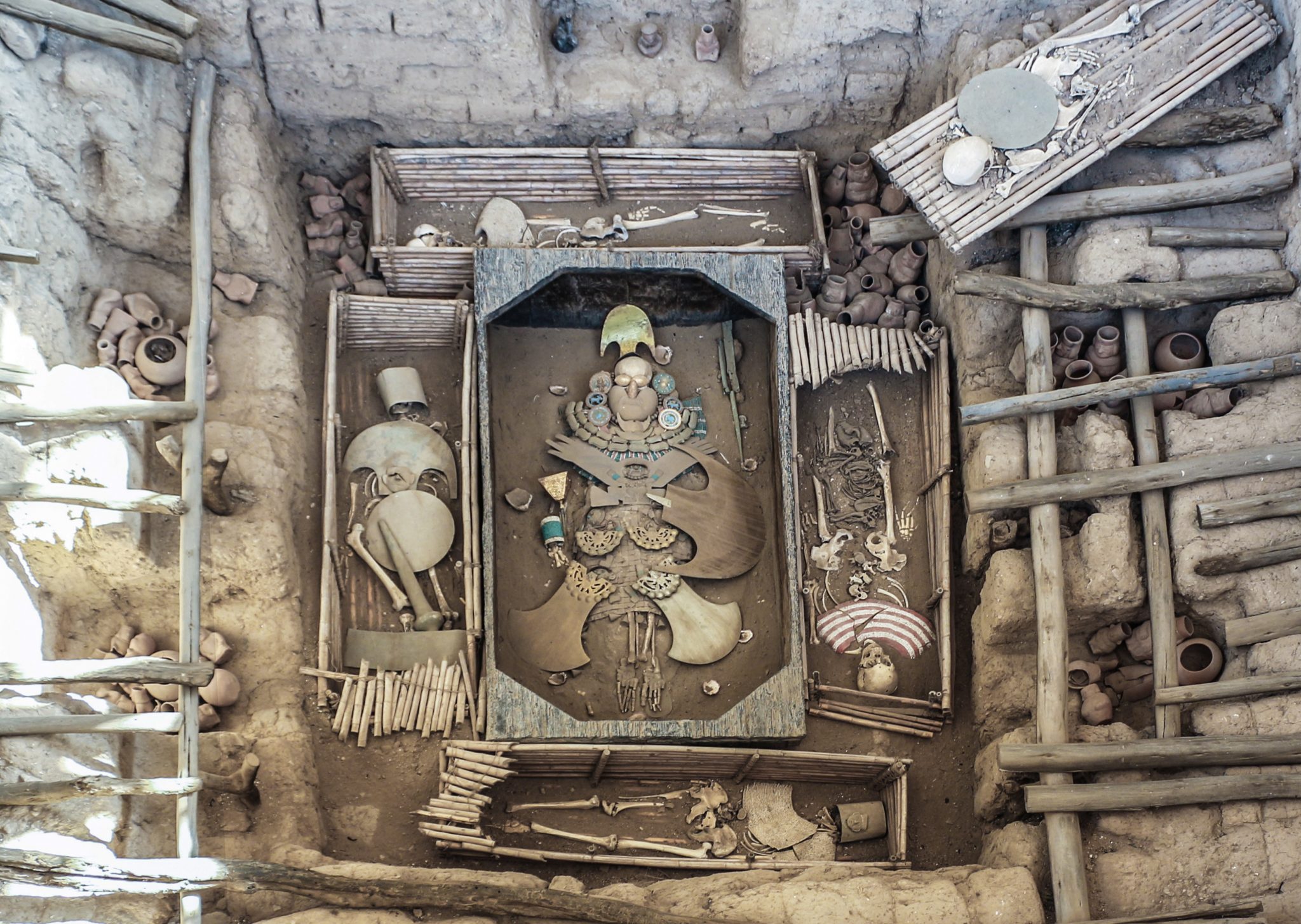 The Ancient Peruvian Moche Royal Tombs of Sipán Brewminate: A Bold ...