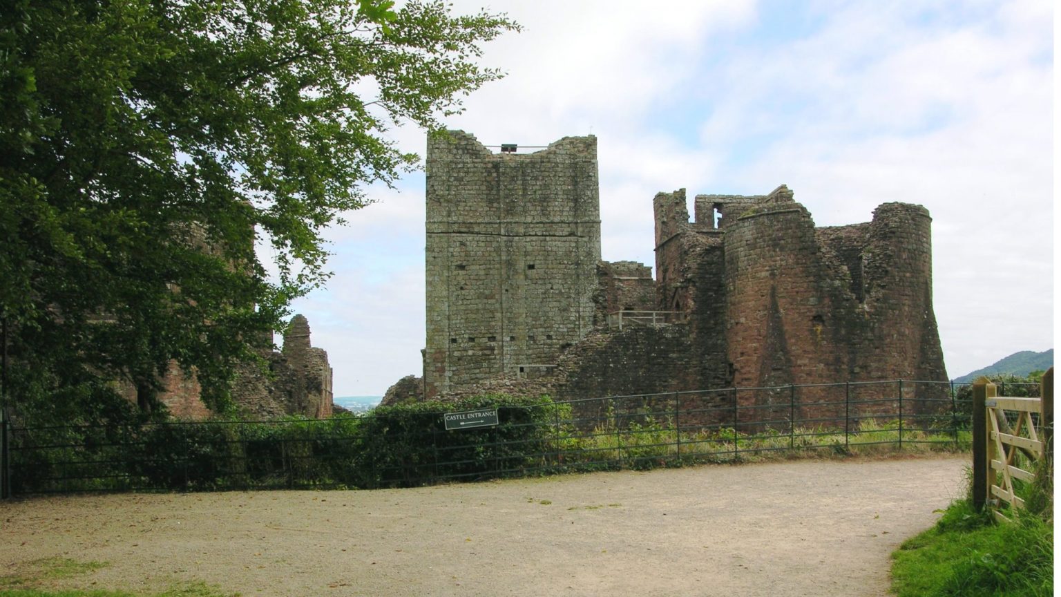 Dominating Castles in the Medieval English Landscape Brewminate: A Bold ...