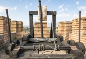 Torsion Siege Engines in the Ancient and Medieval Worlds Brewminate: A ...