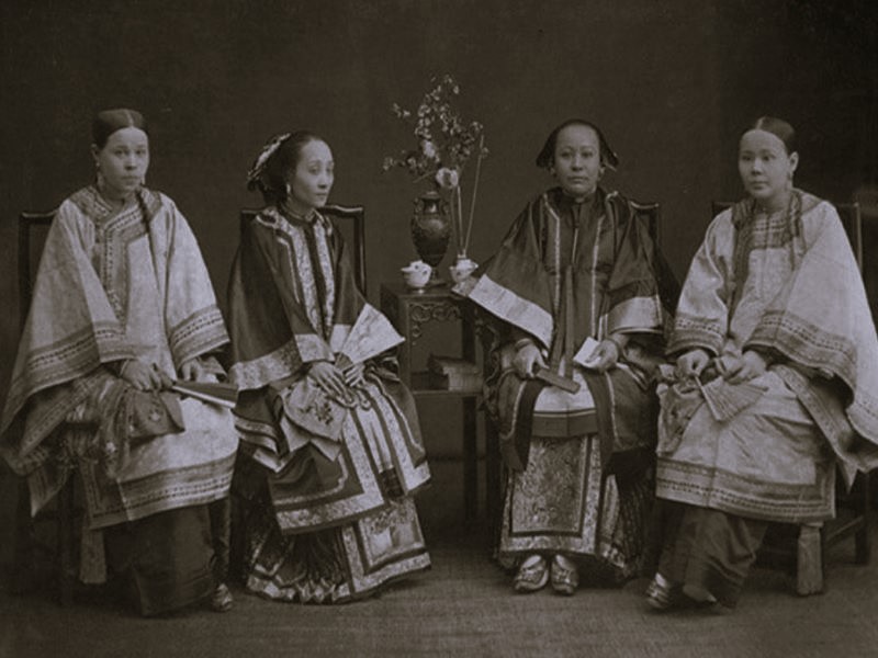 Chinese Fashion and the Long History of the Cloud Collar