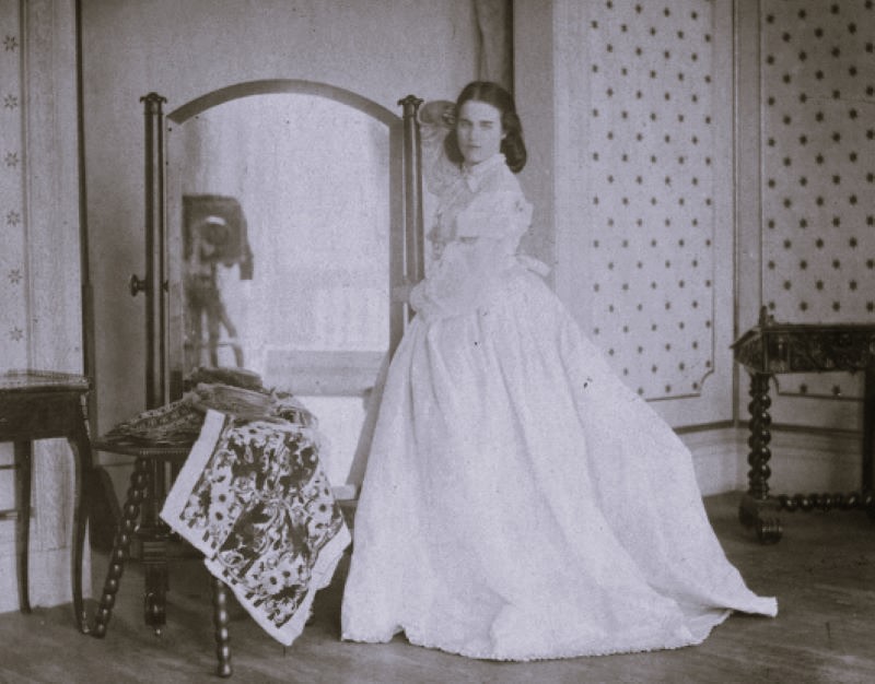 Through the Cheval Glass: Reproduction in the Photographs of Clementina ...