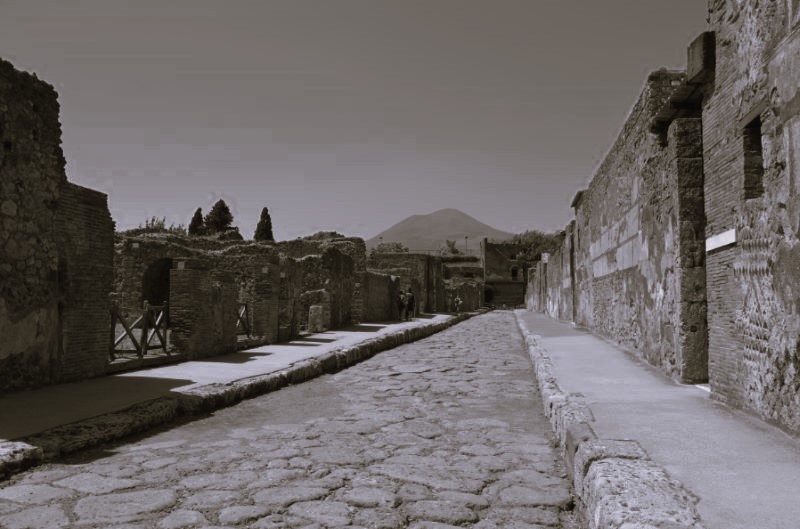 Moving and Communicating: Travel and Correspondence in Ancient Rome