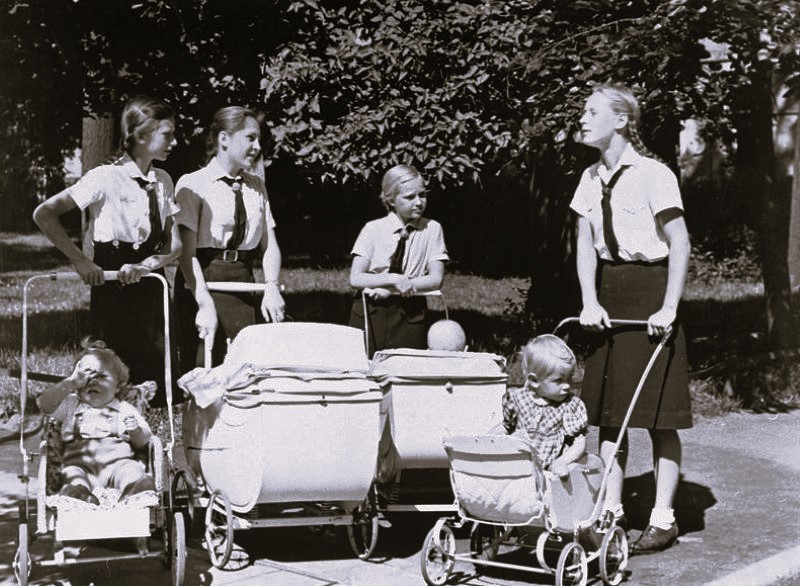 Hitlerjugend: Hitler Youth and Propaganda in Nazi Germany