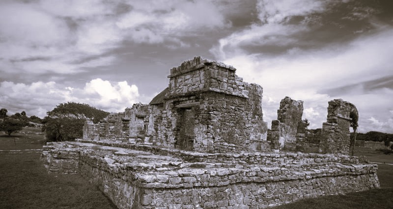 Home, Family Structure, and Status among the Ancient Maya