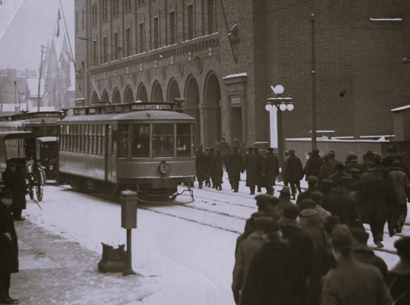 Immigration and the American Industrial Revolution from 1880 to 1920