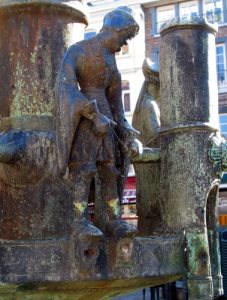 A Tripartite Tale of Medieval Social Class Structure