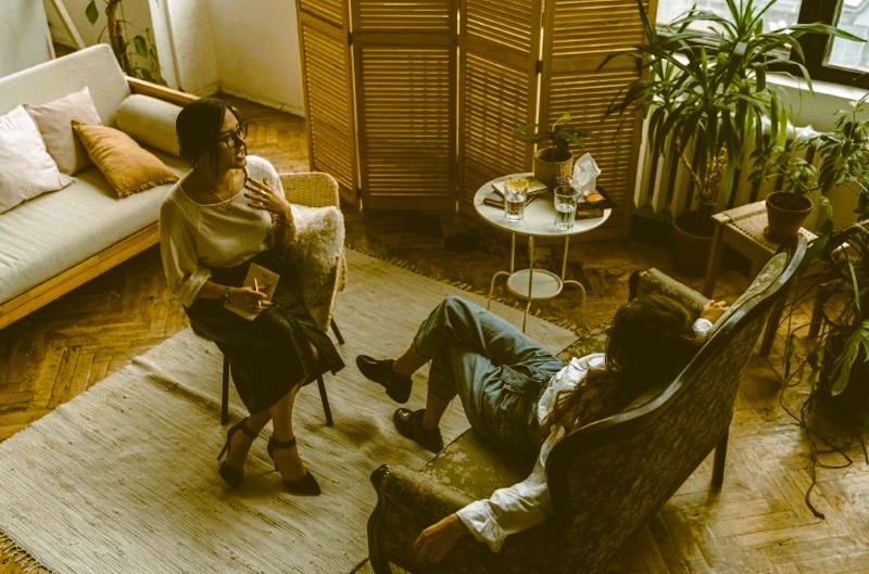 Medieval Barber-Surgeons: Razors, Blood, and Healing